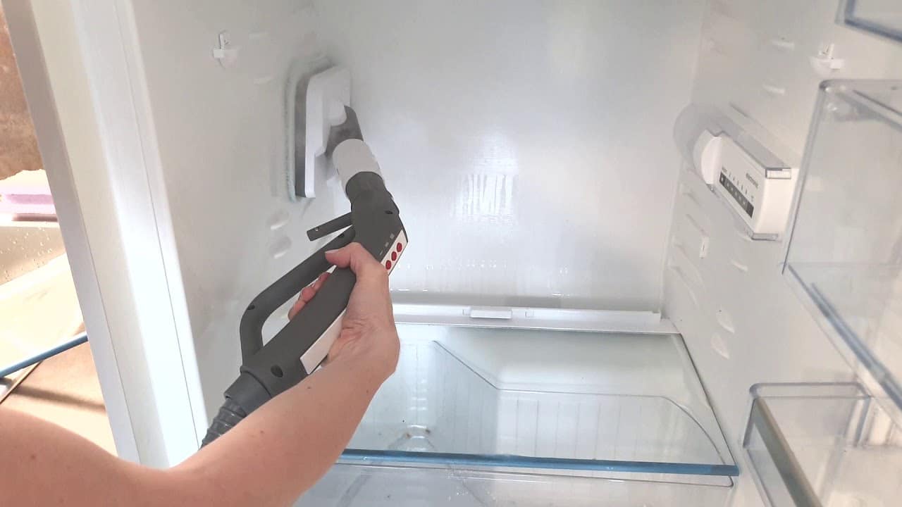 Πώς να καθαρίσετε αποτελεσματικά το ψυγείο. Οδηγός βήμα βήμα. - Prima.gr