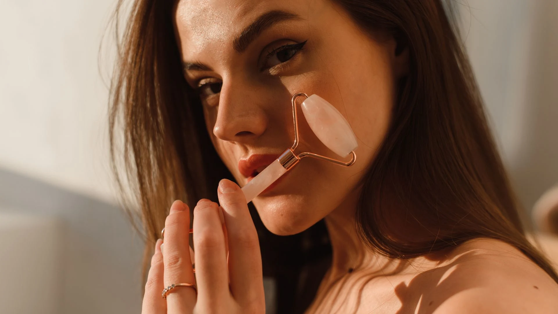 8 Μύθοι για την περιποίηση του προσώπου που πρέπει να σταματήσετε να πιστεύετε - Prima.gr