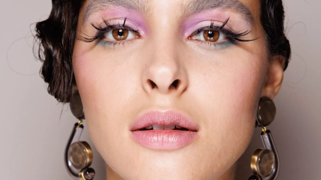 Τάσεις Μακιγιάζ για το 2025: Οι κορυφαίες επιλογές για το νέο έτος ...