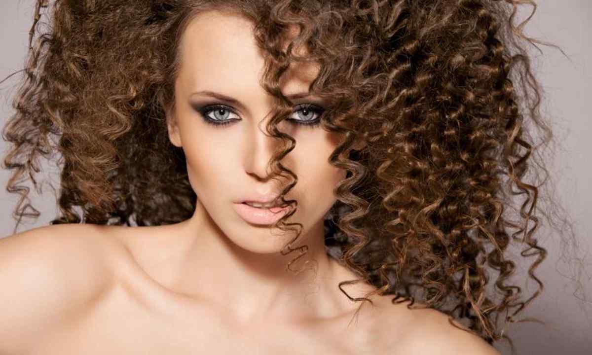 Περιποίηση των μαλλιών μετά από περμανάντ: Πώς να αποκαταστήσετε την υγεία των μπούκλων σας ...