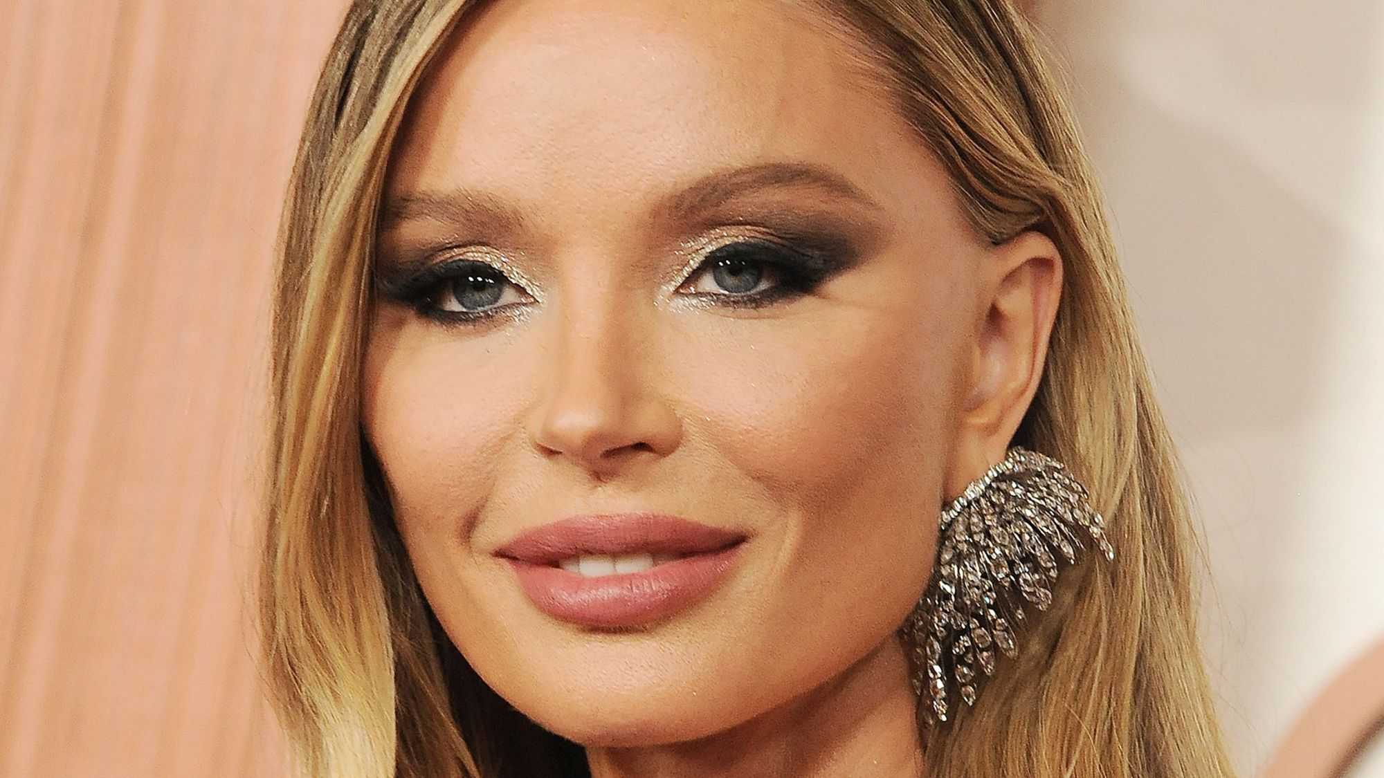 Μακιγιάζ για φωτογραφίες: Συμβουλές για άψογο αποτέλεσμα για γυναίκες άνω των 50 - Prima.gr